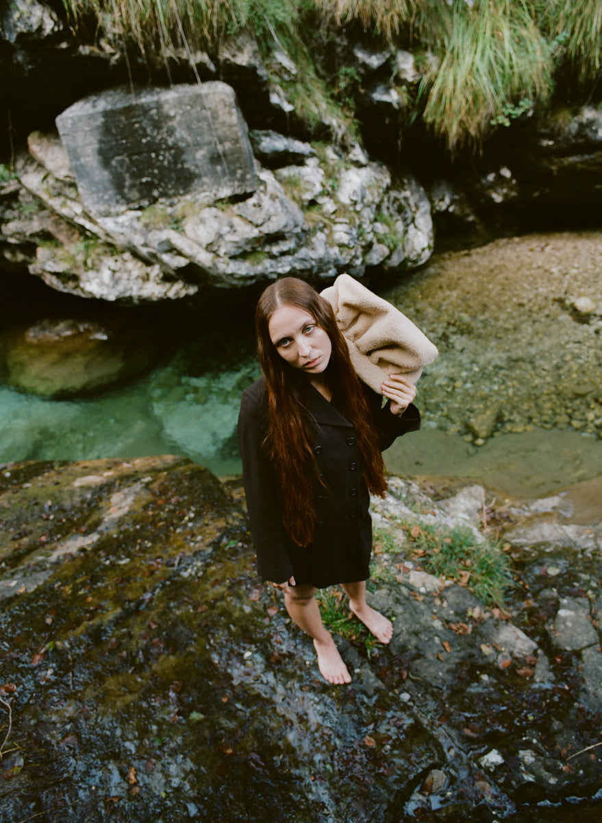 a waterfall story. – THEMOIRÈ